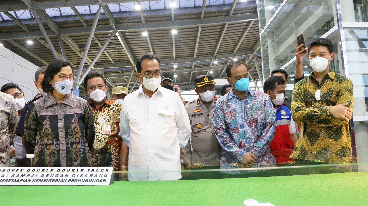 Integrasi Antarmoda dari Stasiun Cikarang dengan Shuttle Bus DAMRI ke ...
