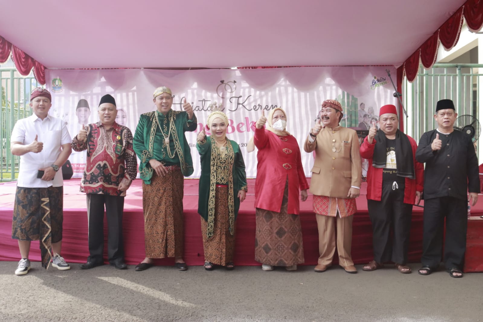 Bersama Istrinya,Plt Walkot Tri Adhianto Mesra Di Hajatan Orang Bekasi ...